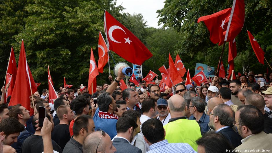 WorldLink: Cologne's Turks divided over Erdogan – DW – 07/22/2016