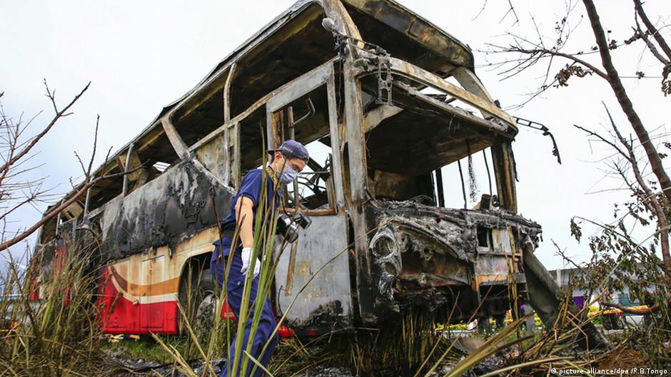 Fiery bus crash kills 26 in Taiwan