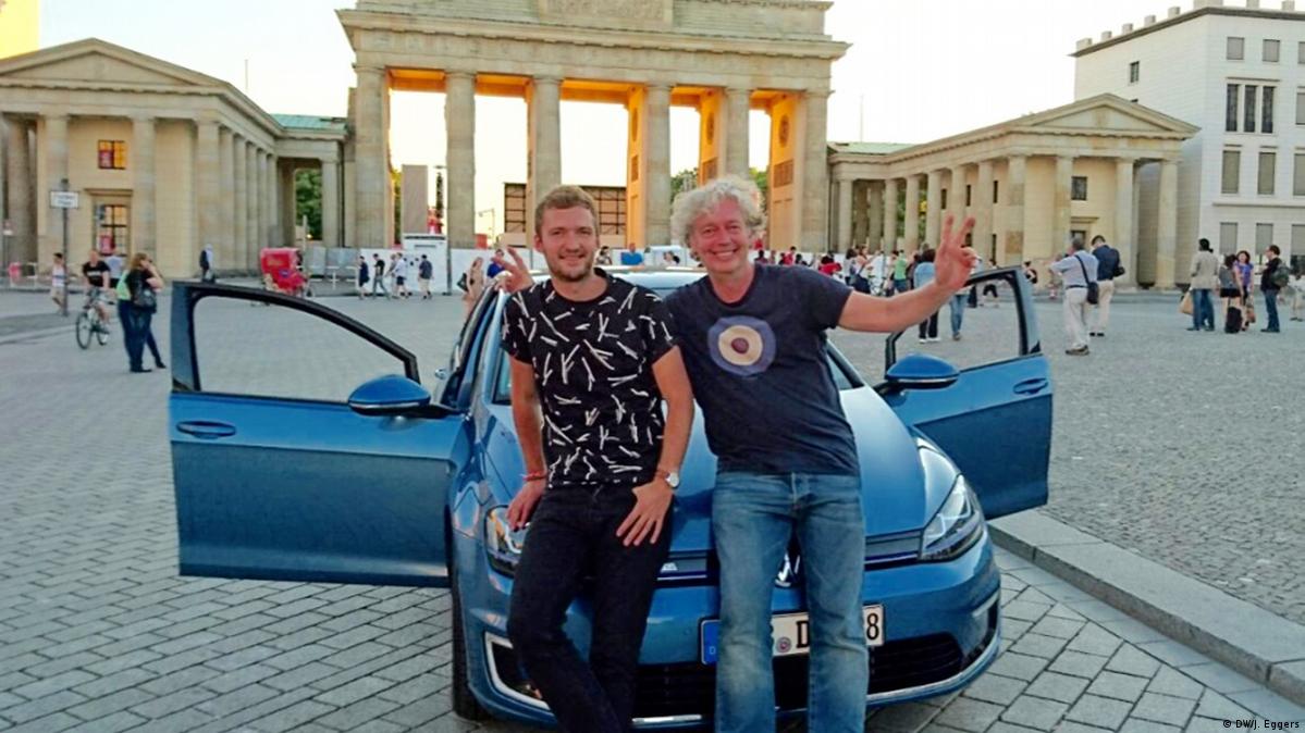 DW reporters testing e-cars – DW – 08/01/2016