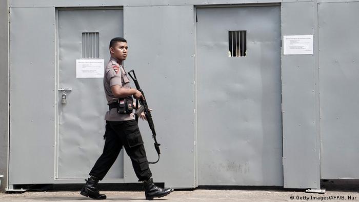 Lembaga Pemasyarakatan di Indonesia, Penghukuman Atau Perbaikan? (Kisah ...