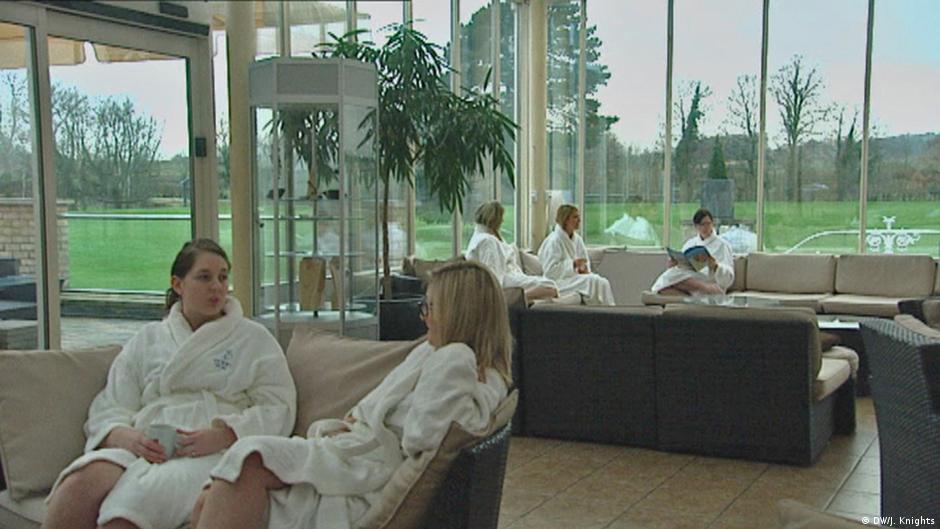 A spa therapist in Britain – DW – 08/08/2016