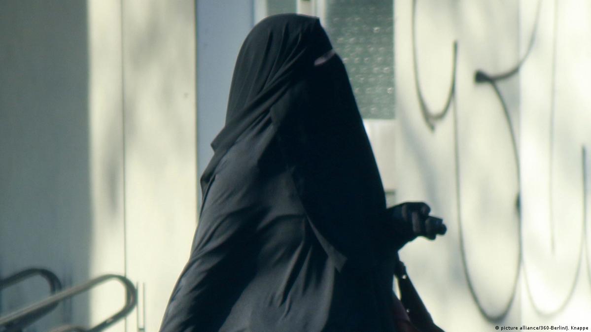 Burqa ban not off the table in Germany – DW – 08/15/2016