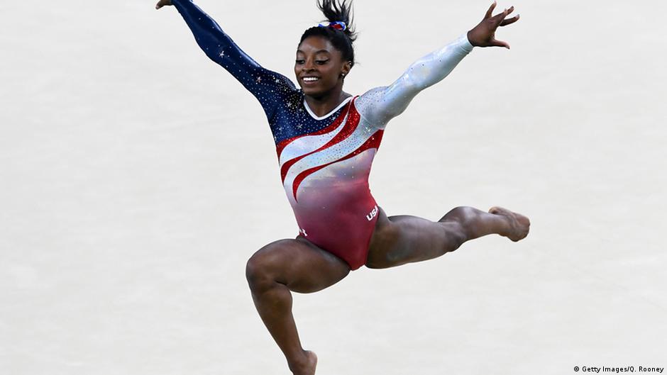 Biles inspires USA to team gold – DW – 08/10/2016