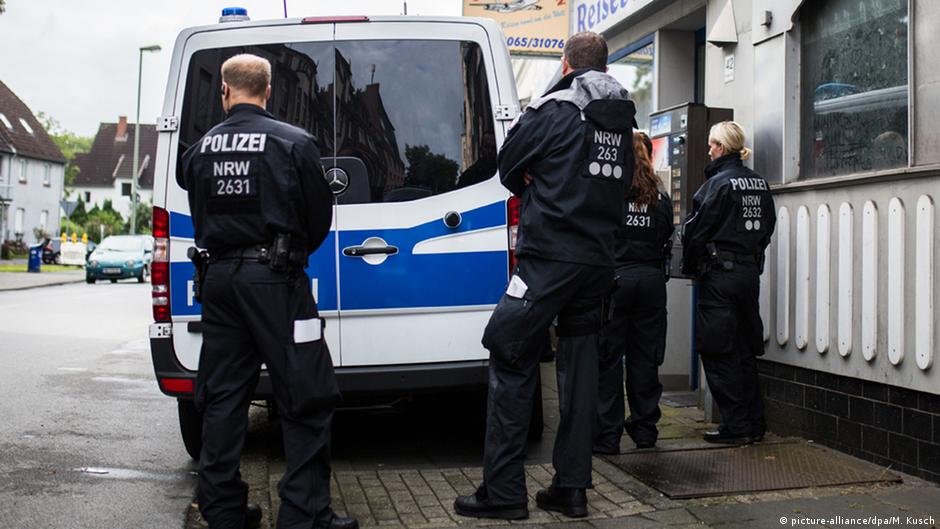 Germany conducts raids on alleged 'IS' backers – DW – 08/10/2016