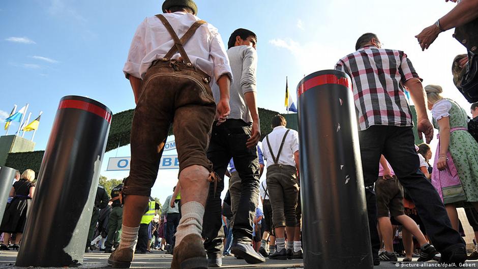 Oktoberfest Gets Security Update Amid Terror Fears Dw 08172016 3990
