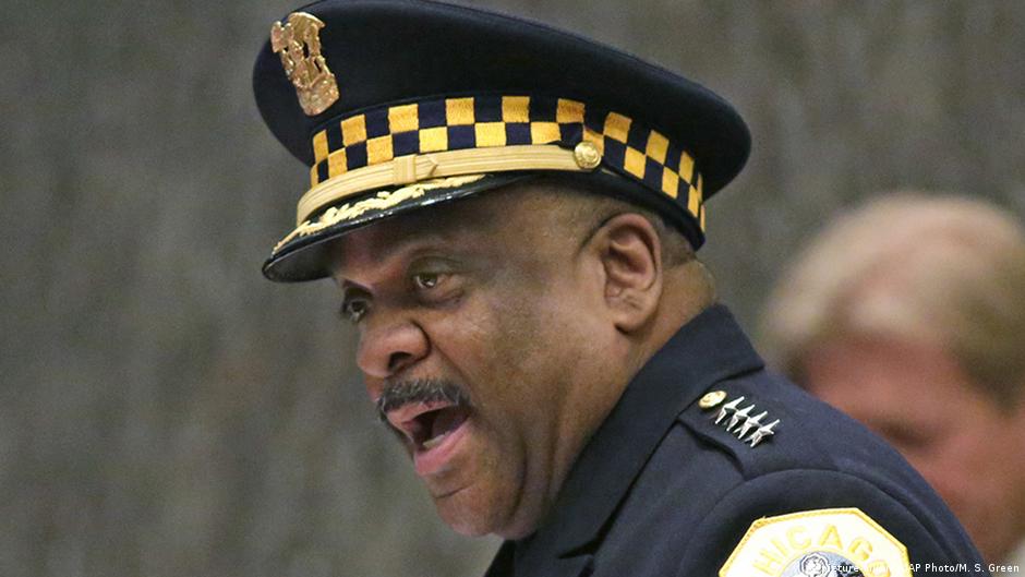 Chicago police chief calls for firing of seven officers – DW – 08/18/2016
