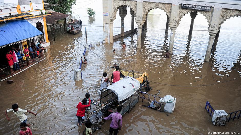 Barnar ambaliyar ruwa a Indiya – DW – 08/22/2016