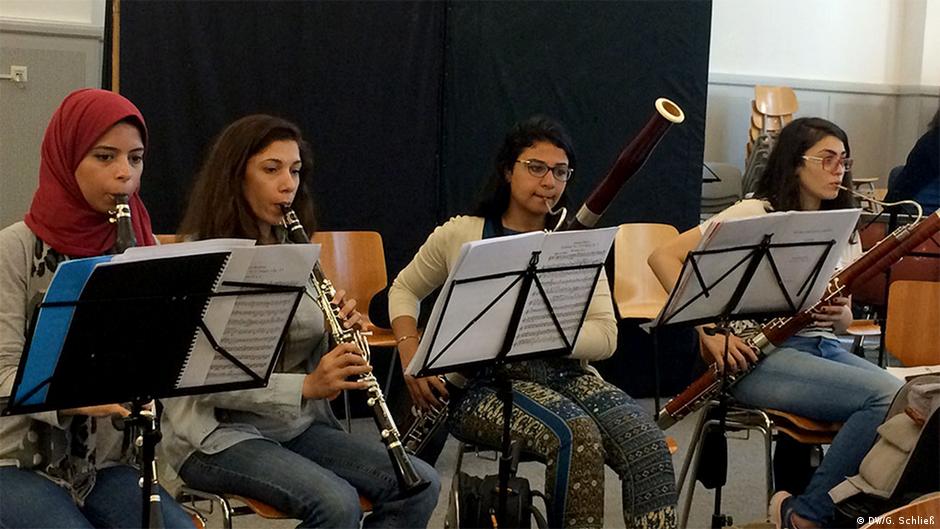 Young Arab musicians play for peace in Berlin – DW – 08/31/2016