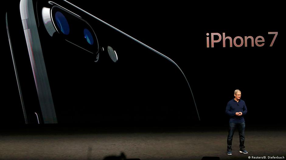 Apple launches iPhone 7 – DW – 09/07/2016