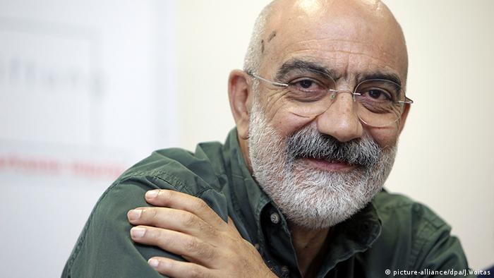 Prominent Turkish journalist, academic detained | News | DW | 10.09.2016