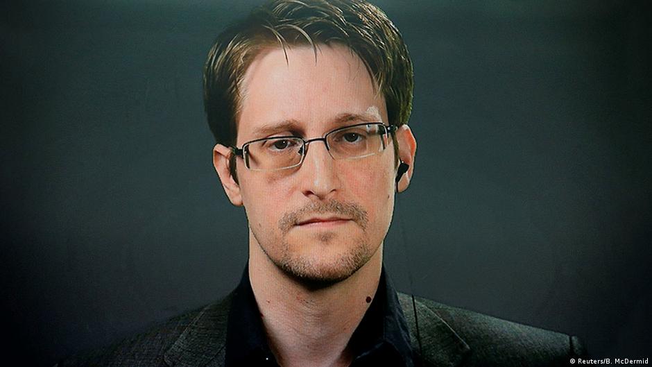 Opinión: Snowden, un perseguido político varado