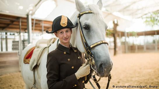 Wien: Hofreitschule bekommt erste Reiterin – DW – 15.09.2016