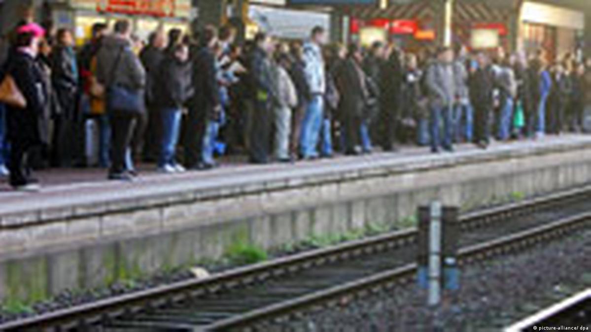 Germans and Punctuality – DW – 01/26/2011