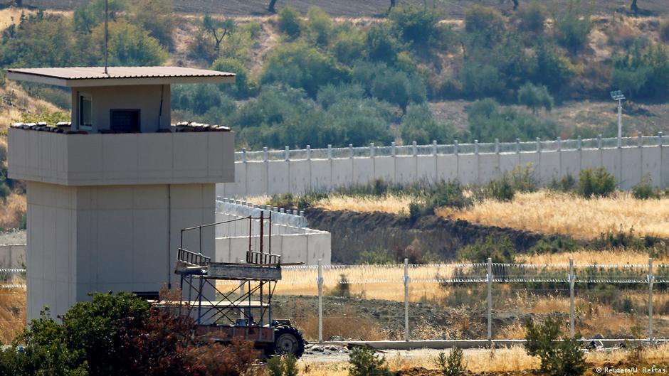 Turkey to finish Syrian border wall in five months – DW – 09/28/2016