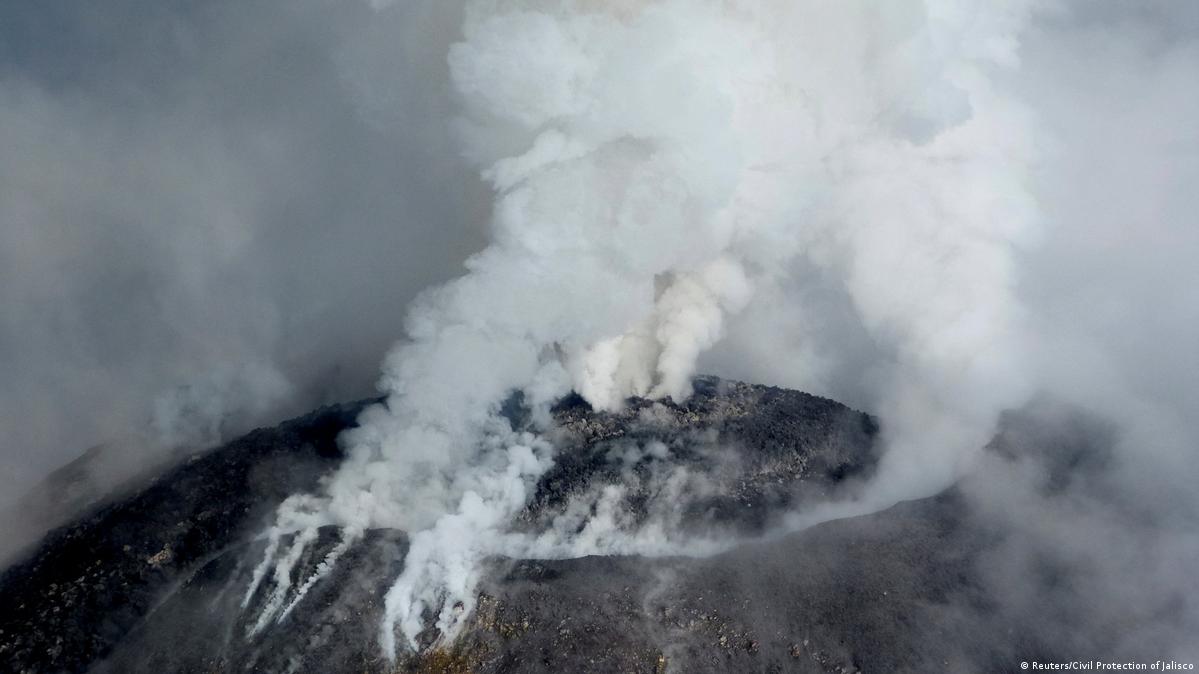 Villages evacuated as Mexican volcano erupts – DW – 10/02/2016