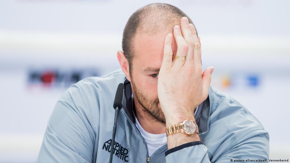 Fury gives up boxing titles to focus on mental health