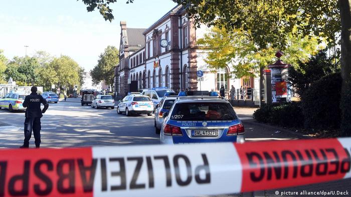 'Good living' report highlights hate crime in Germany | DW Learn German