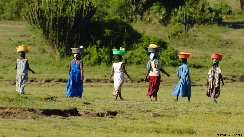 Africa stands up to 'White Savior Complex' – DW – 11/02/2016