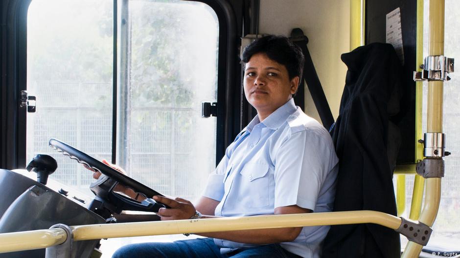 Delhis erste Busfahrerin – DW – 31.10.2016