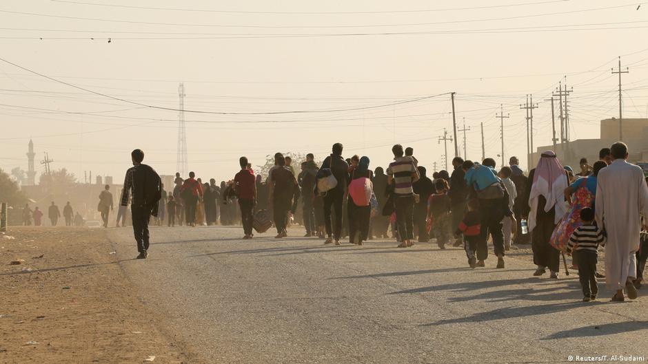Tens of thousands fleeing Mosul – DW – 11/09/2016