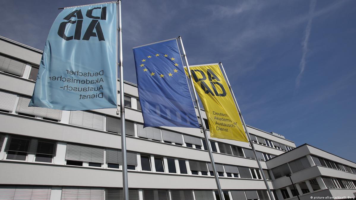 Светлана Алексиевич и не только: как DAAD помогает белорусам – DW – 18. ...