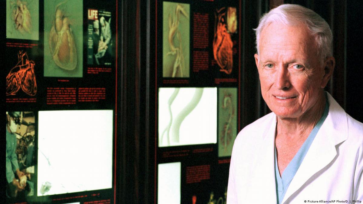 Pioneering heart surgeon Denton Cooley dies – DW – 11/19/2016