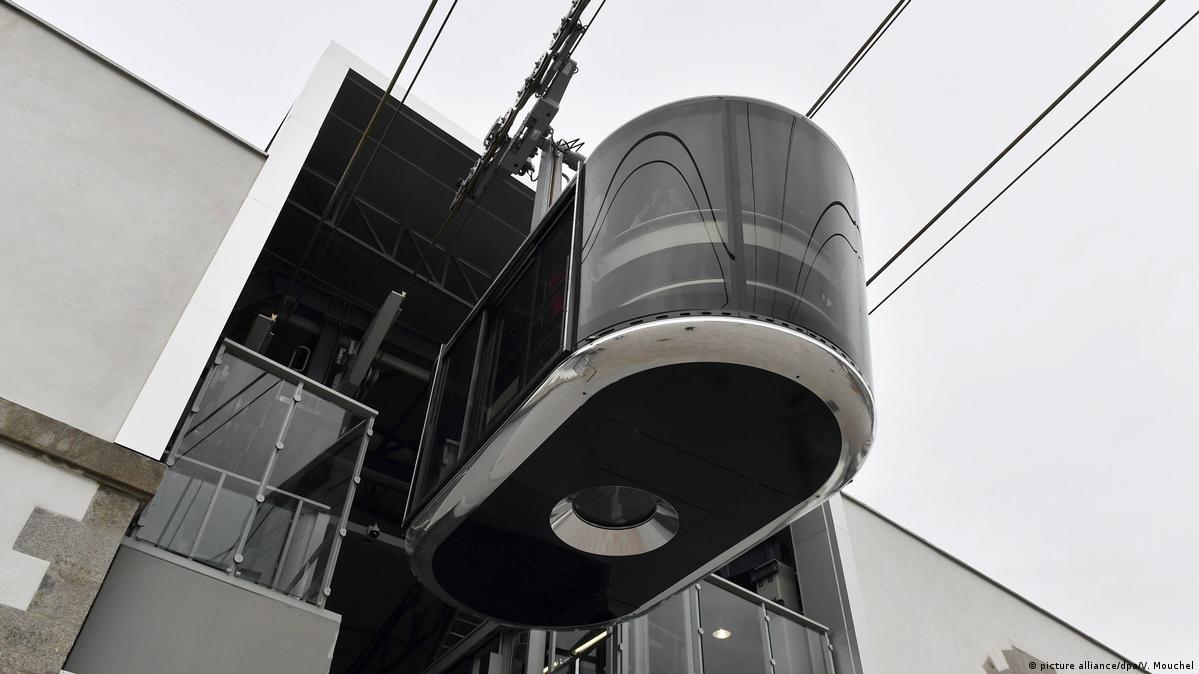 France's first urban cable car opened – DW – 11/19/2016