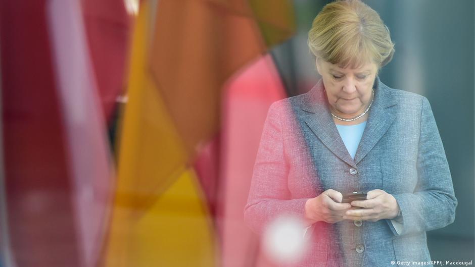 Beleaguered Angela Merkel heads out to her last battle – DW – 11/20/2016