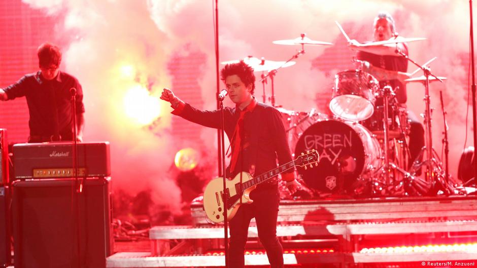 Green Day leads anti-Trump protests at AMAs