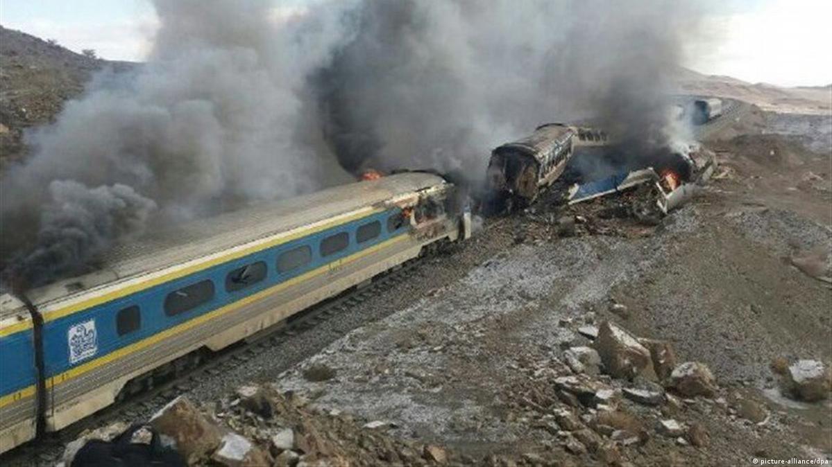 Scores killed in Iran train crash – DW – 11/25/2016