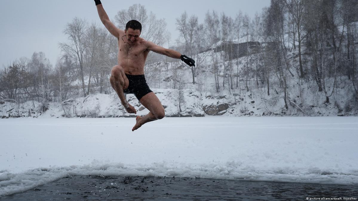 Ice swimming: Russia's chilly tradition – DW – 01/26/2017