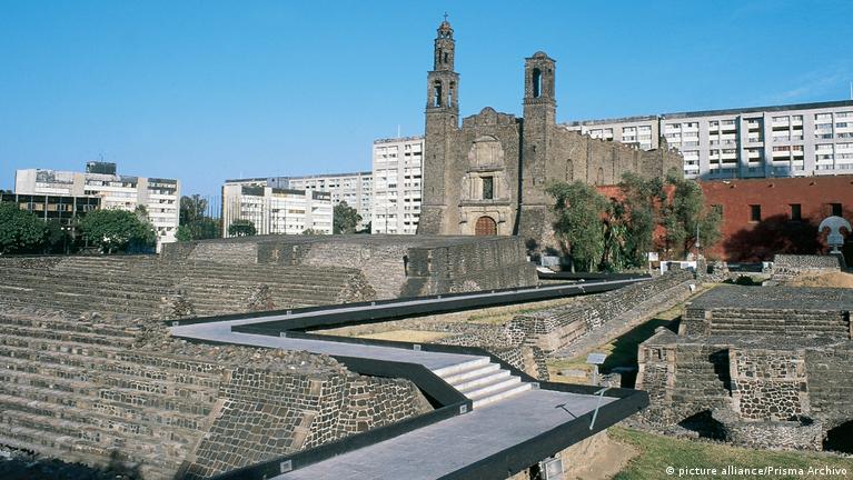 Ancient Aztec ball court found in Mexico City – DW – 06/08/2017