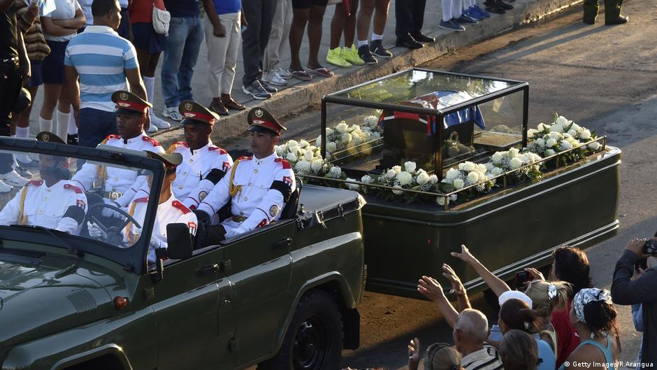 Fidel Castro ashes interred in Santiago cemetery – DW – 12/04/2016