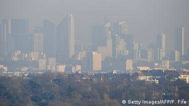 Paris takes on winter smog – DW – 12/06/2016