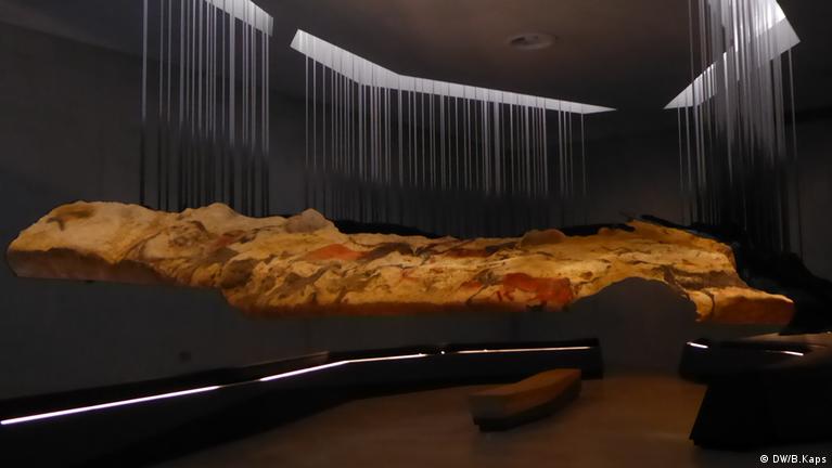 Lascaux IV: prehistoric cave replica