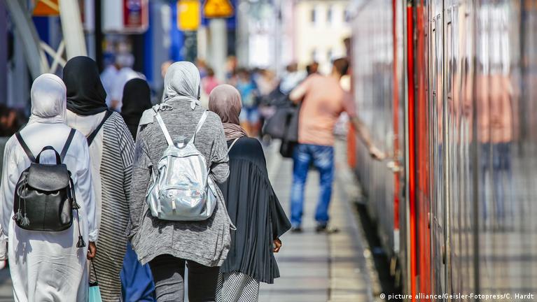 Number of Muslims in Germany overestimated: study – DW – 12/14/2016