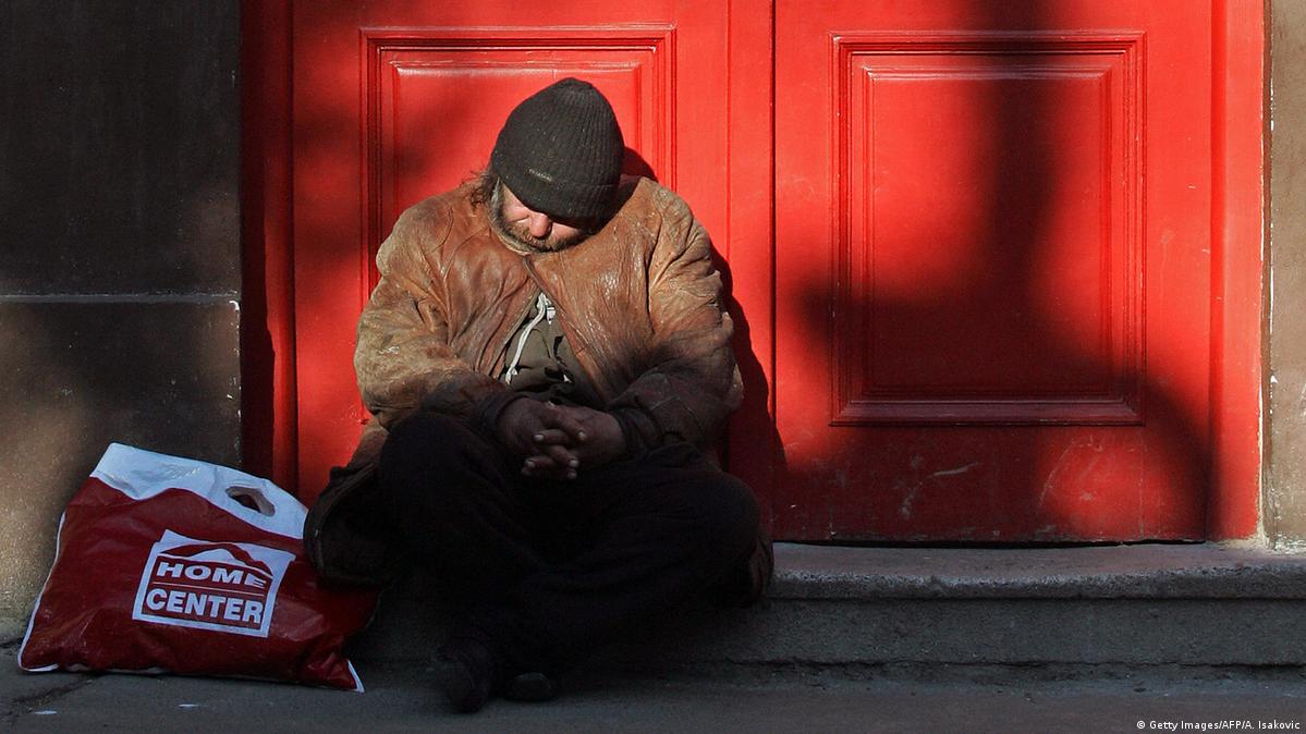 Children burn homeless man to death in Serbia – DW – 12/15/2016