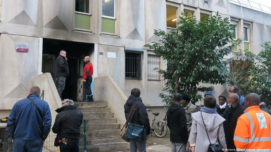 Deadly fire at migrant hostel near Paris – DW – 12/16/2016