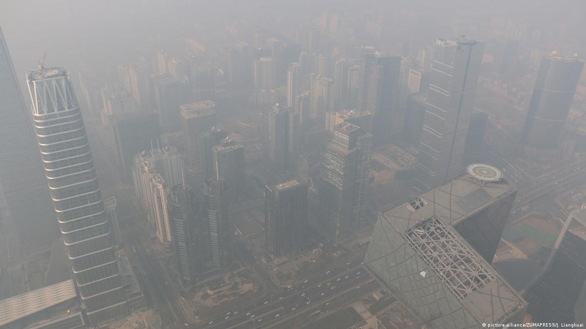 Smog red alert in northern China forces factories to close
