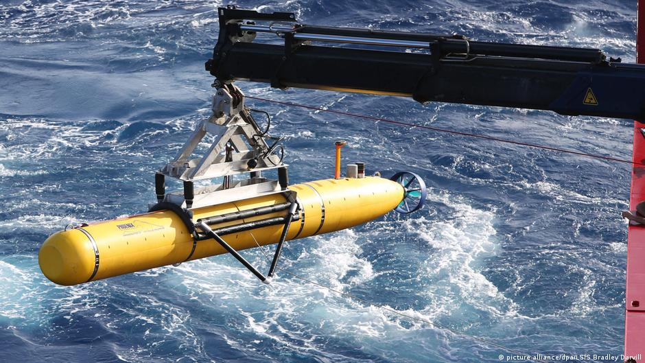 MH370 searchers return to port