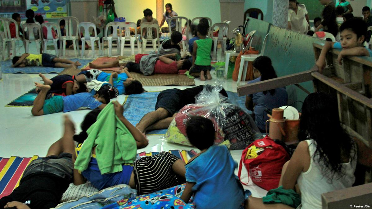 Typhoon Nina mars Philippines Christmas celebrations