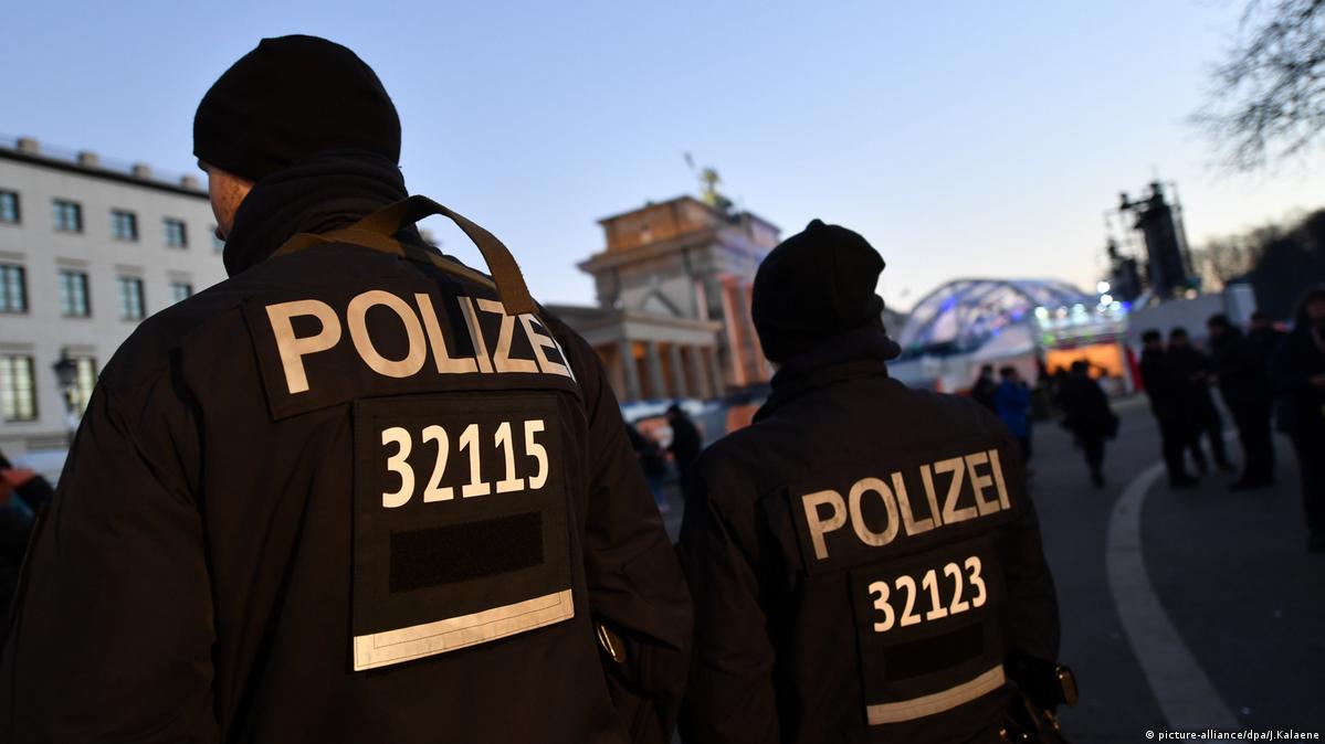 Three terror suspects arrested in Berlin – DW – 01/31/2017