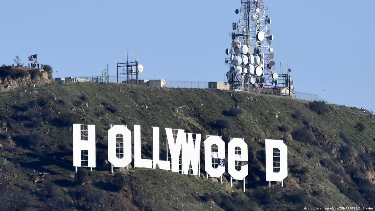 'Hollyweed' sign prankster arrested – DW – 01/10/2017