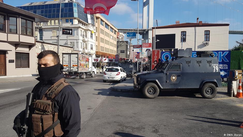 Turkey releases images of nightclub shooting suspect – DW – 01/03/2017