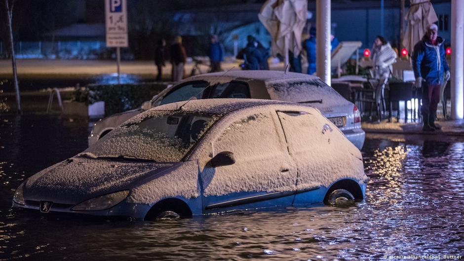 Storm Axel batters northern Germany