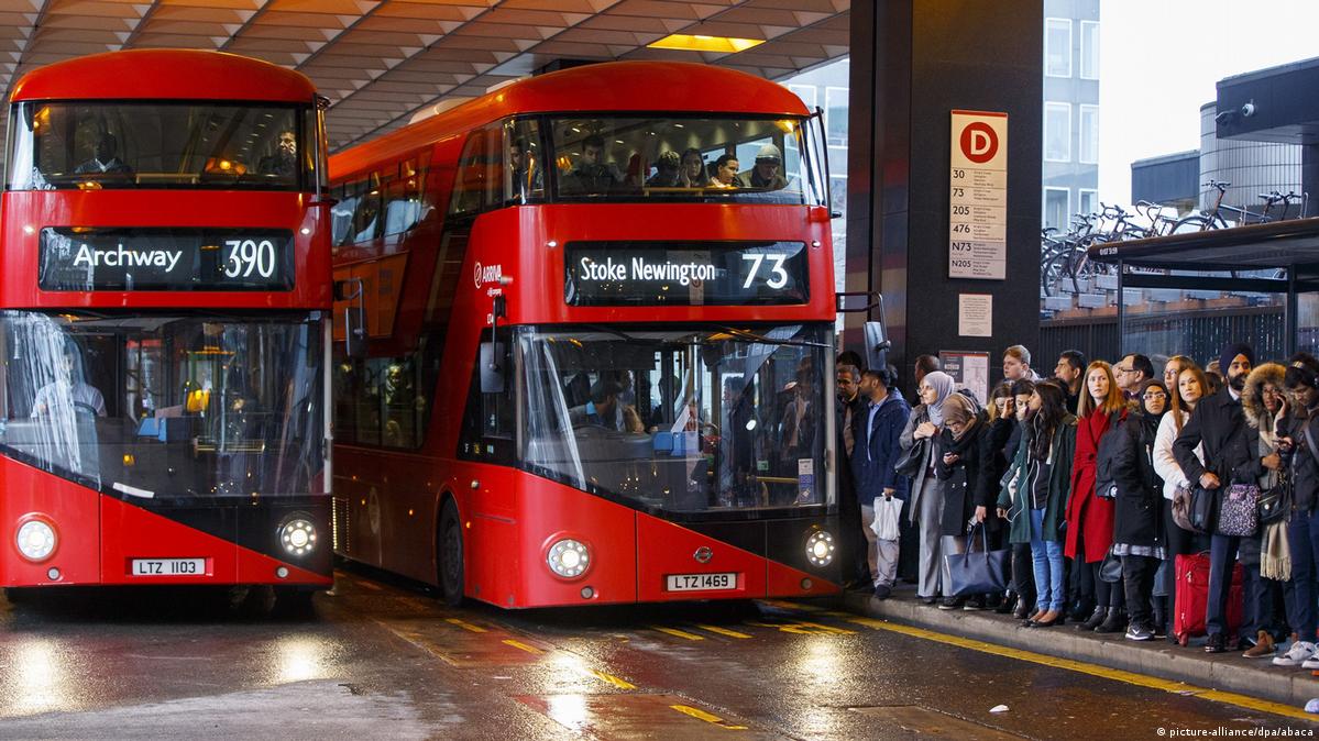 Maker of 'Boris bus' collapses – DW – 09/26/2019