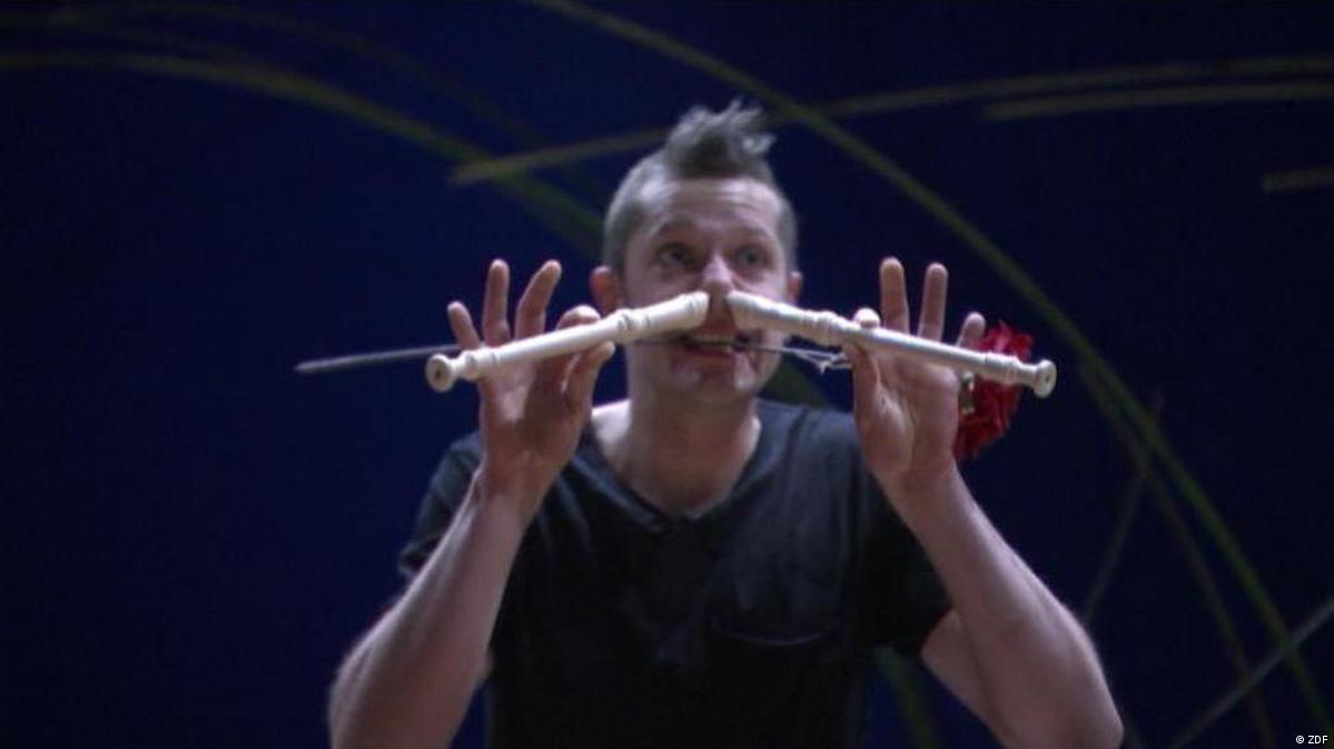 Clowning Around at the Cirque du Soleil – DW – 01/11/2017