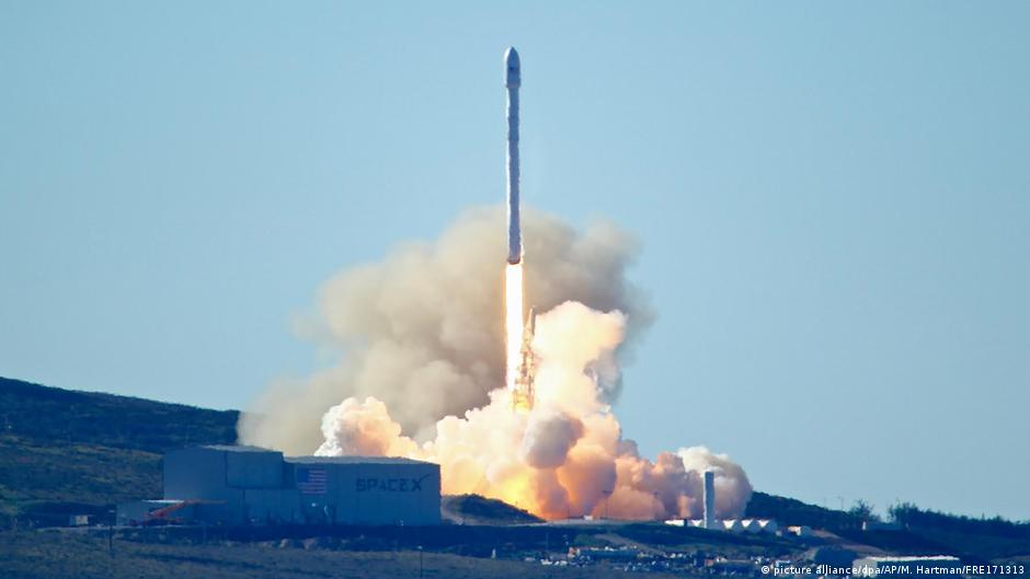 SpaceX launches first rocket since Sept blast – DW – 01/14/2017