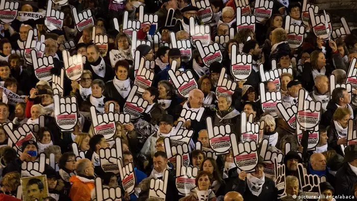 ETA Demonstration in Bilbao (picture-alliance/abaca)
