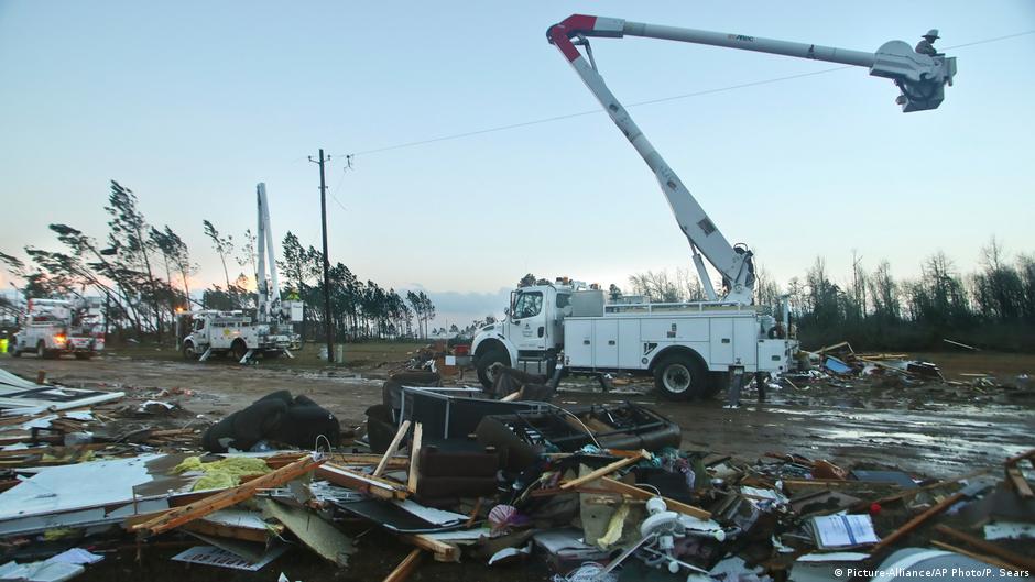 Deadly thunderstorms and tornadoes in southeast US – DW – 01/23/2017